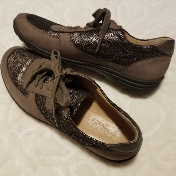 Hartjes XS | Shoes | Hartjes Xs Brown With Gold Leather Shoe Uk 65 ...